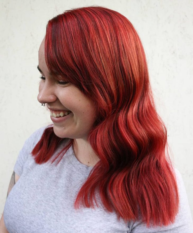 Cabelos vermelho cereja: inspirações e dicas para madeixas poderosas