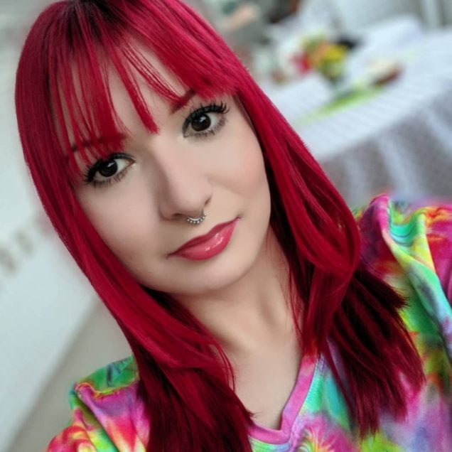 Cabelos vermelho cereja: inspirações e dicas para madeixas poderosas