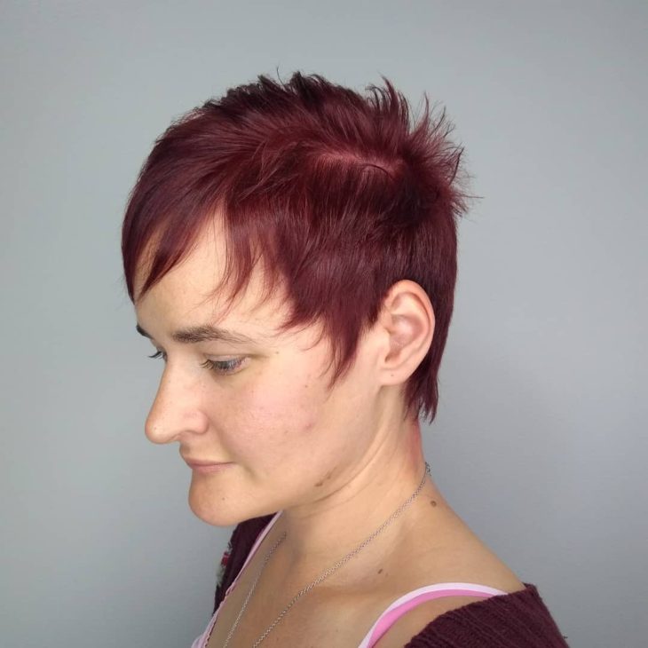 Cabelos vermelho cereja: inspirações e dicas para madeixas poderosas