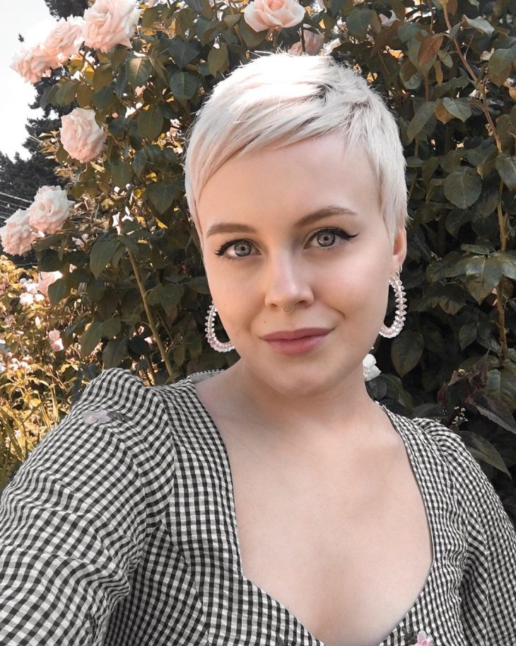 Cabelo curto liso: 60 ideias de cortes para um visual moderno e estiloso