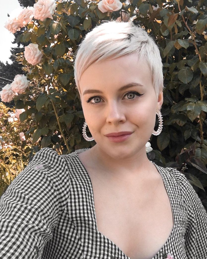 Cabelo curto liso: 60 ideias de cortes para um visual moderno e estiloso