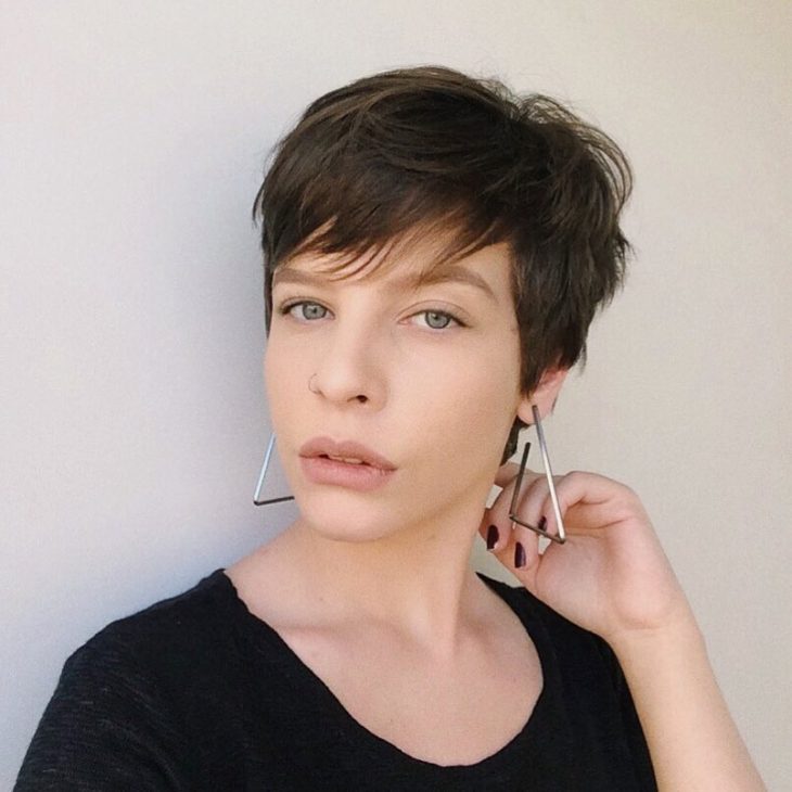 Cabelo curto liso: 60 ideias de cortes para um visual moderno e estiloso