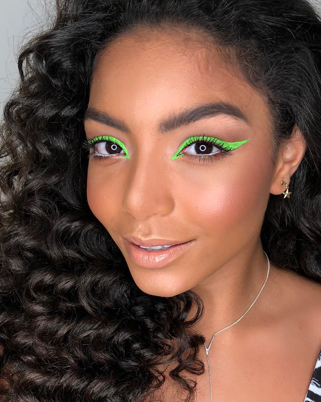 Delineador colorido: tutoriais, técnicas e fotos para se jogar nas cores