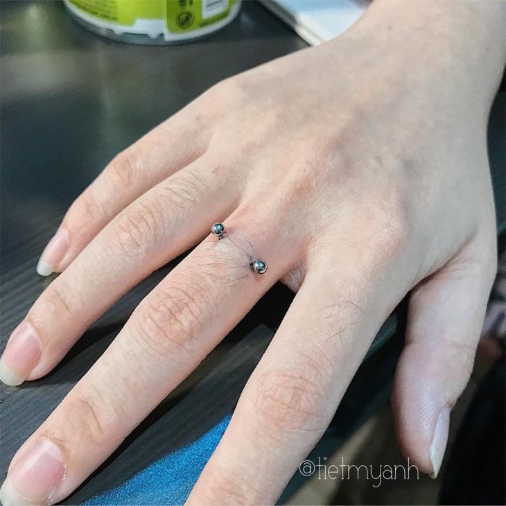 Piercing no dedo: dicas, cuidados e fotos para escolher o seu
