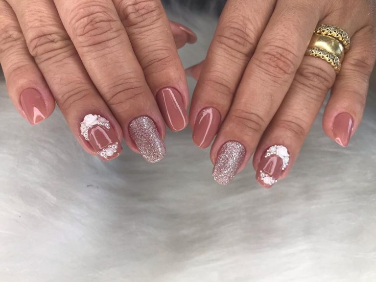 Unhas redondas: passo a passo e 25 fotos para deixar suas mãos incríveis