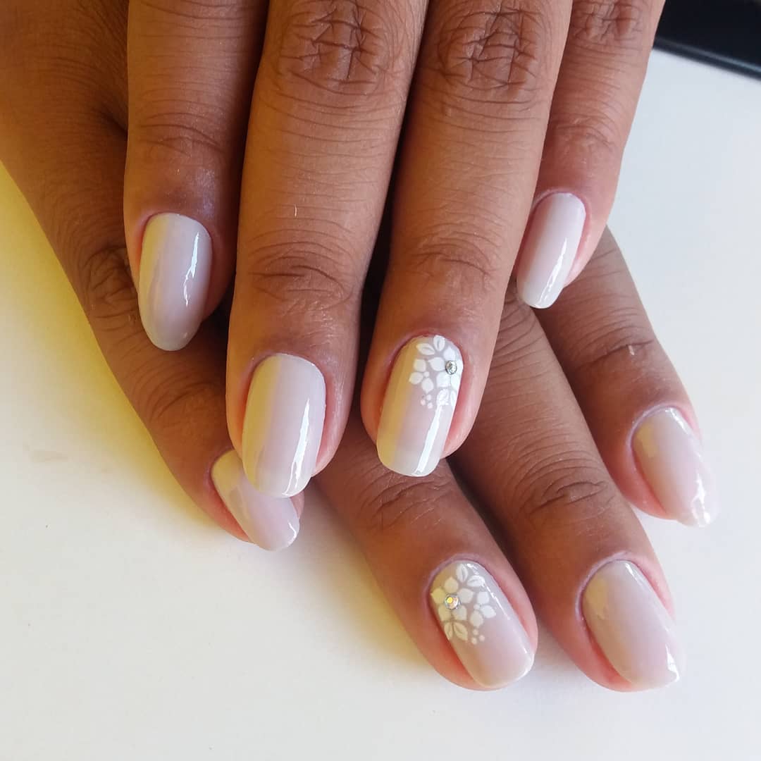 Unhas redondas: passo a passo e 25 fotos para deixar suas mãos incríveis