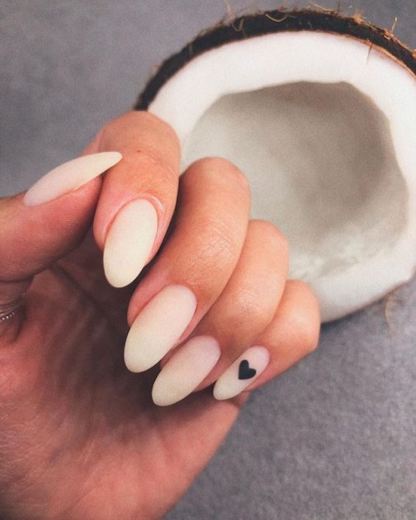 Unhas redondas: passo a passo e 25 fotos para deixar suas mãos incríveis