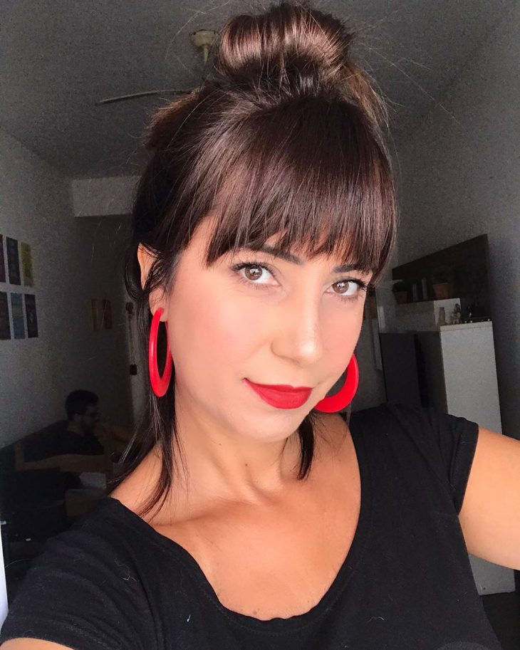 Penteados com franja: dicas e tutoriais para ser a estrela da festa