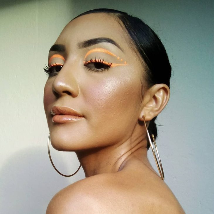 Maquiagem neon: 35 fotos para se inspirar e tutoriais com passo a passo