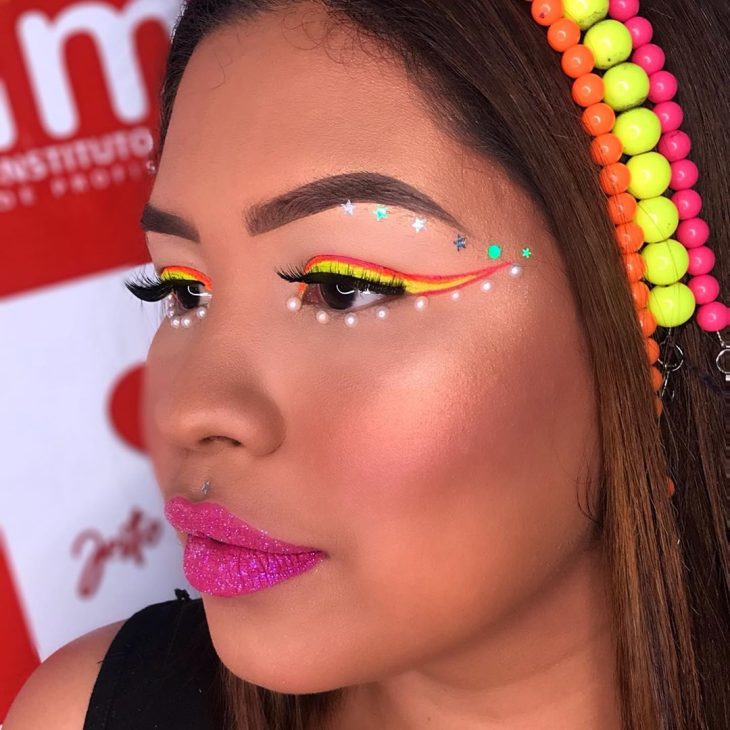 Maquiagem neon: 35 fotos para se inspirar e tutoriais com passo a passo