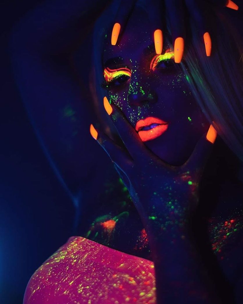 Maquiagem neon: 35 fotos para se inspirar e tutoriais com passo a passo