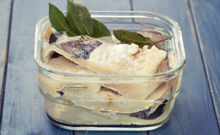 Como Dessalgar Bacalhau em 10 MINUTOS + 5 técnicas simples Como Dessalgar Bacalhau em 10 MINUTOS + 5 técnicas simples
