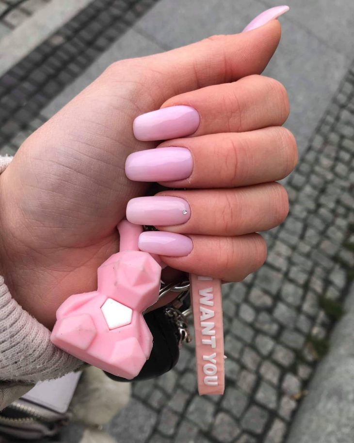 Esmalte rosa: 45 formas de usar essa cor maravilhosa em suas unhas
