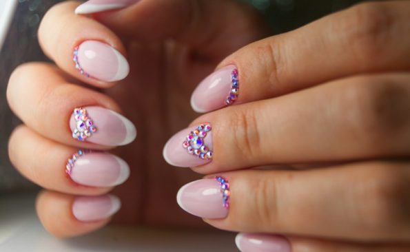 Francesinha rosa: 30 estilos para você inovar suas unhas