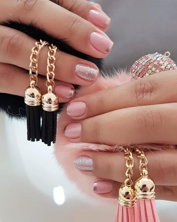 Francesinha rosa: 30 estilos para você inovar suas unhas