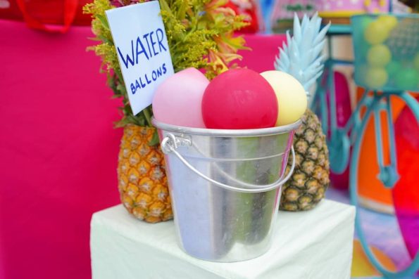 Pool party: como fazer uma festa colorida e divertida na piscina