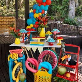 Pool party: como fazer uma festa colorida e divertida na piscina