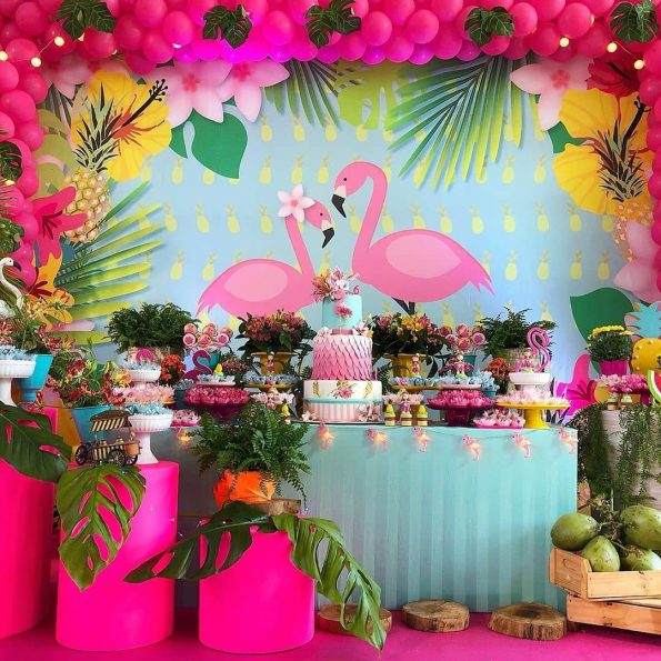 Pool party: como fazer uma festa colorida e divertida na piscina