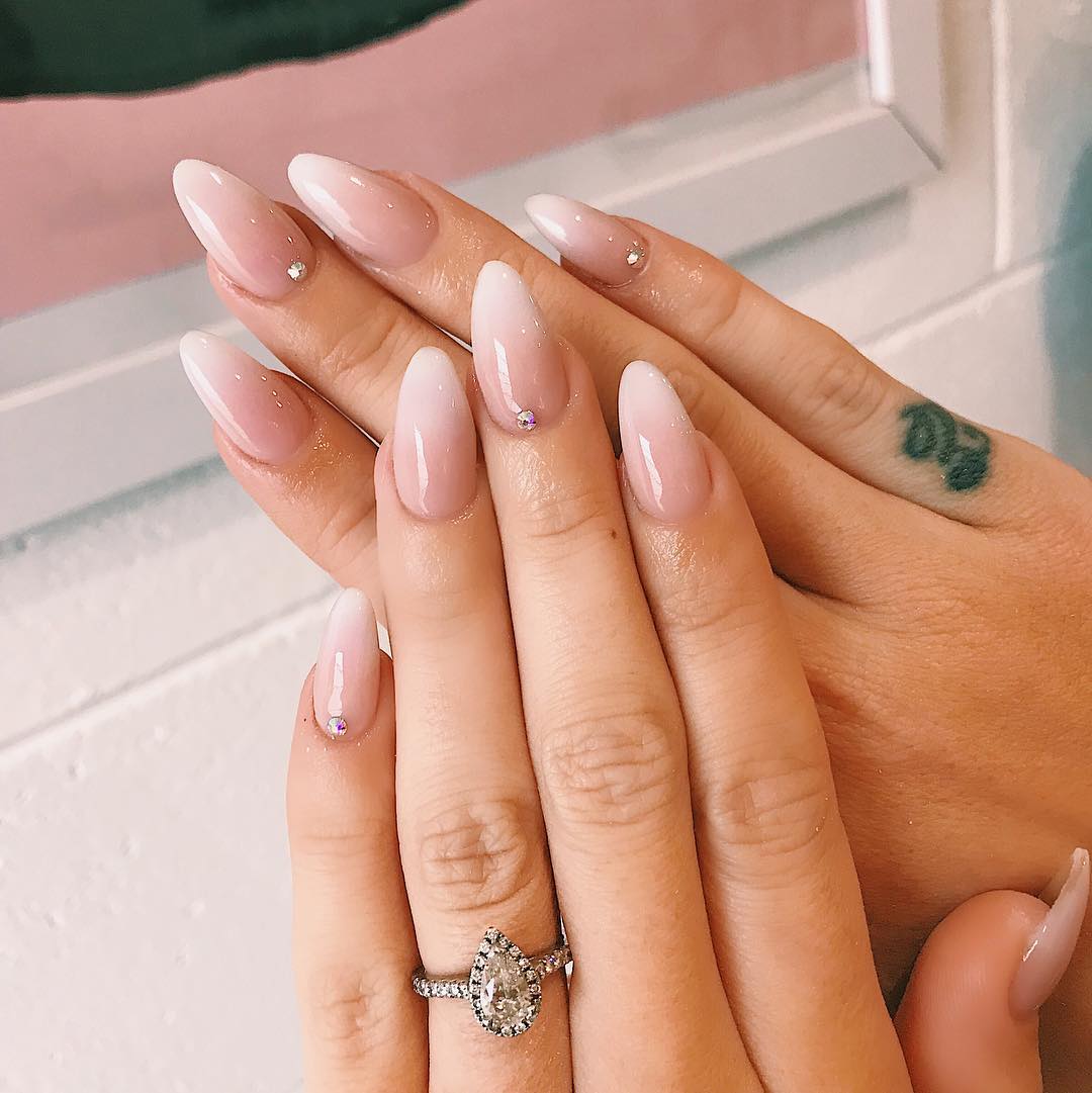 Unha baby boomer: o que é e como fazer essa nail art Unha baby boomer: o que é e como fazer essa nail art