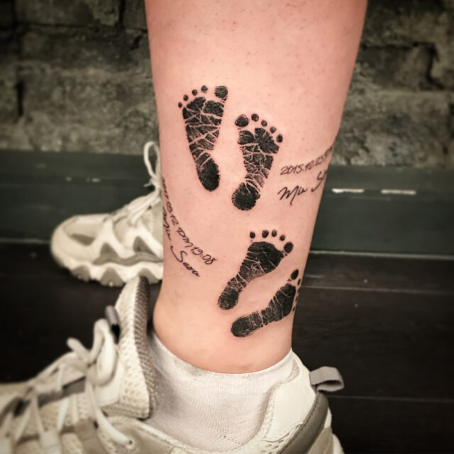 Tatuagem de pezinho: 40 ideias para marcar o nascimento do bebê Tatuagem de pezinho: 40 ideias para marcar o nascimento do bebê