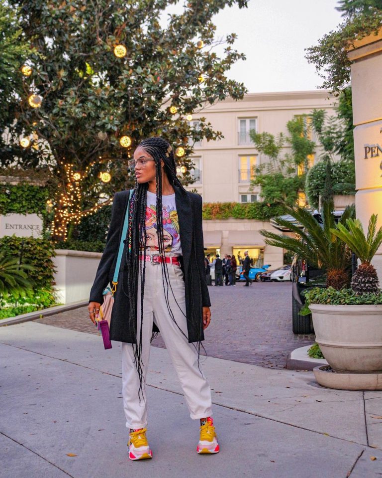 Tênis colorido: 30 looks que mesclam conforto e estilo