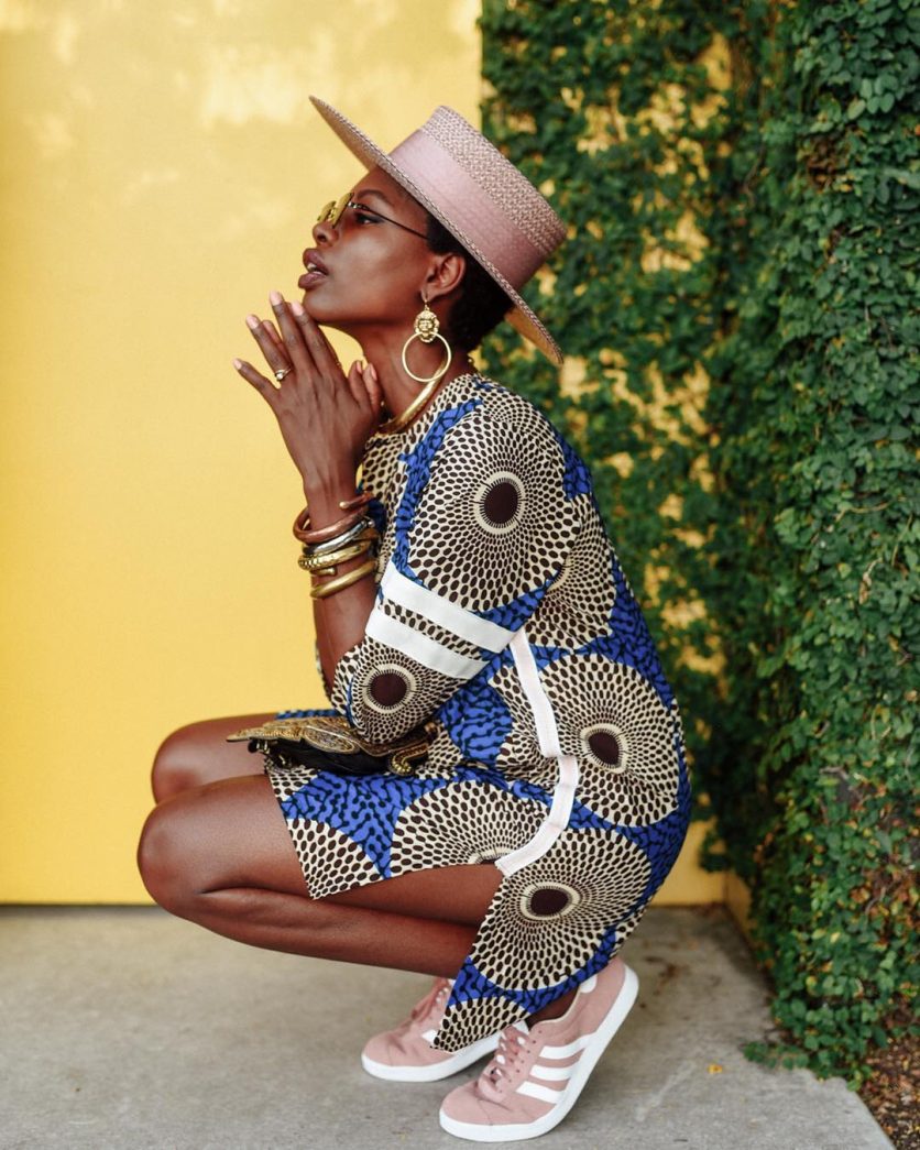 Tênis colorido: 30 looks que mesclam conforto e estilo