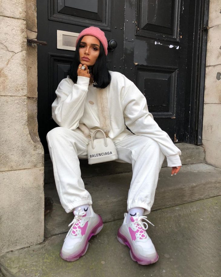 Tênis colorido: 30 looks que mesclam conforto e estilo
