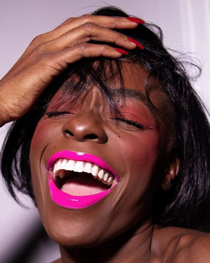 Batom rosa: tons + 7 melhores para arrasar com a cor [20 FOTOS]