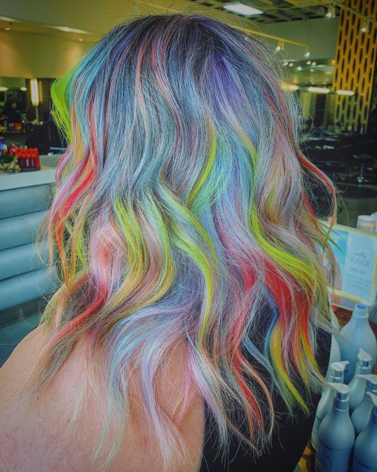 Mechas coloridas: 40 FOTOS + tutoriais para um visual descolado