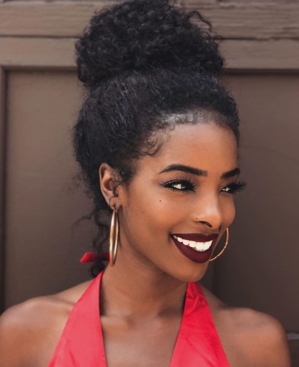 Cabelo cacheado longo: 44 inspirações + cuidados incríveis