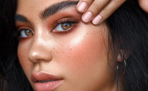 Foxy eyes: entenda as problemáticas envolvendo a tendência