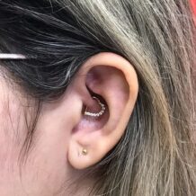 Piercing daith: 15 fotos inspiradoras + relatos e dicas de cuidados