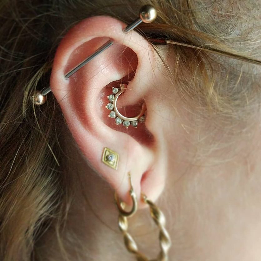 Piercing daith: 15 fotos inspiradoras + relatos e dicas de cuidados
