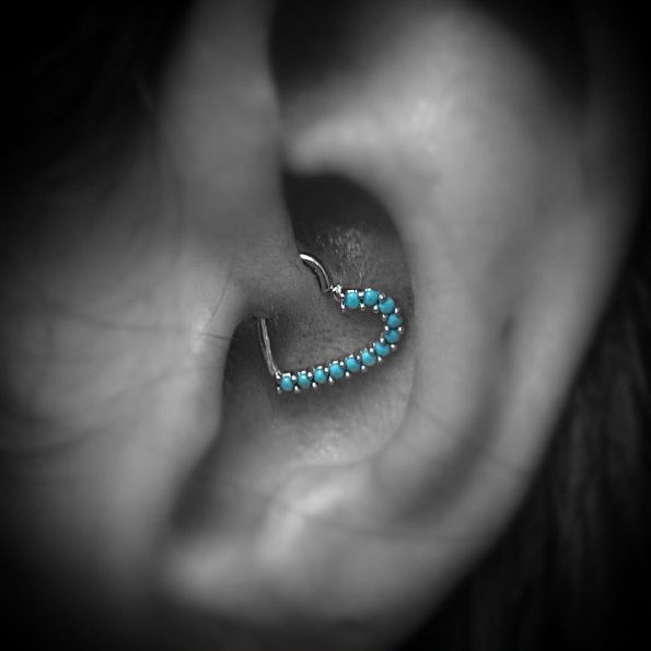 Piercing daith: 15 fotos inspiradoras + relatos e dicas de cuidados