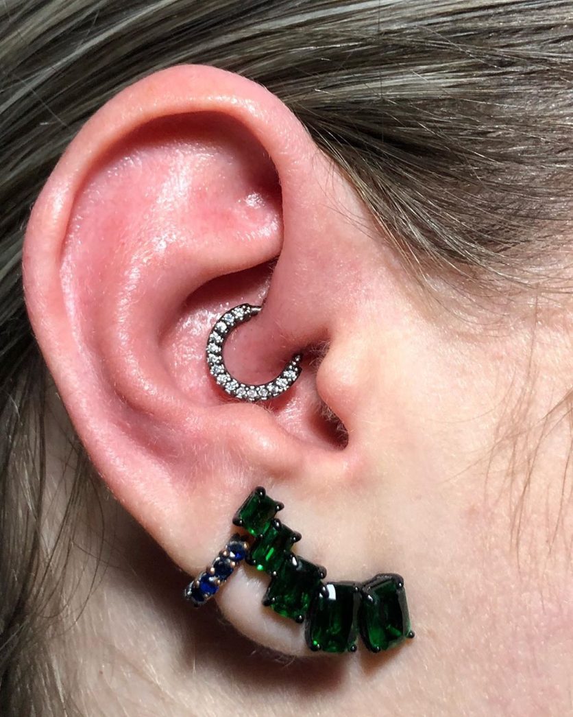 Piercing daith: 15 fotos inspiradoras + relatos e dicas de cuidados