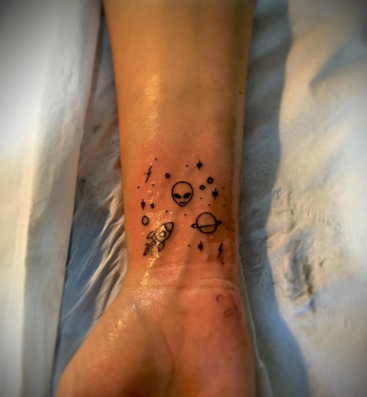 Tatuagem de ET: 40 inspirações para te encorajar a fazer a sua