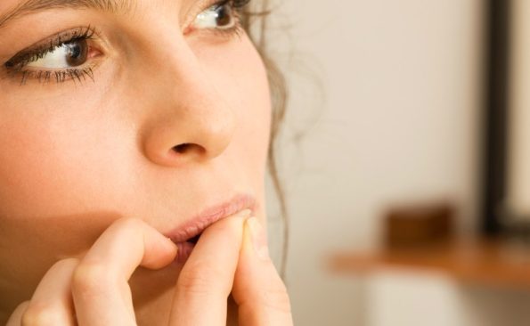 Como parar de roer unhas: 8 técnicas práticas e certeiras