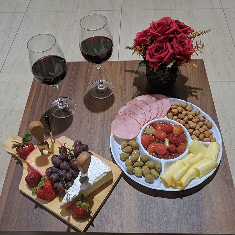 Queijos e vinhos: dicas para harmonizar e montar uma mesa incrível Queijos e vinhos: dicas para harmonizar e montar uma mesa incrível