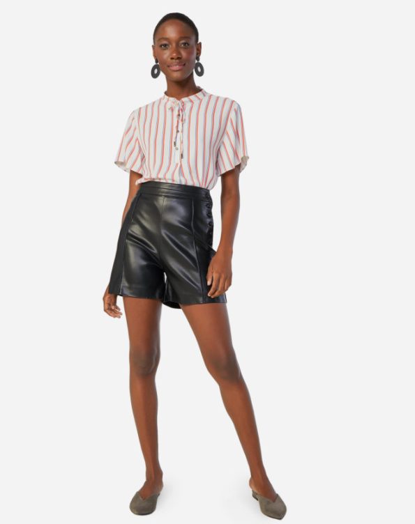 Como usar shorts de couro: 25 looks poderosos para se inspirar