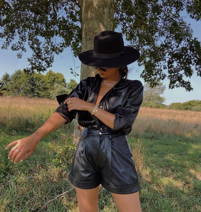 Como usar shorts de couro: 25 looks poderosos para se inspirar