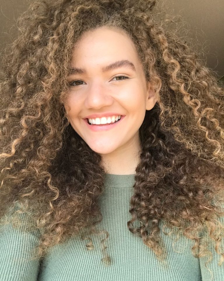 Cabelo frisado: confira dicas de como cuidar melhor dos seus fios