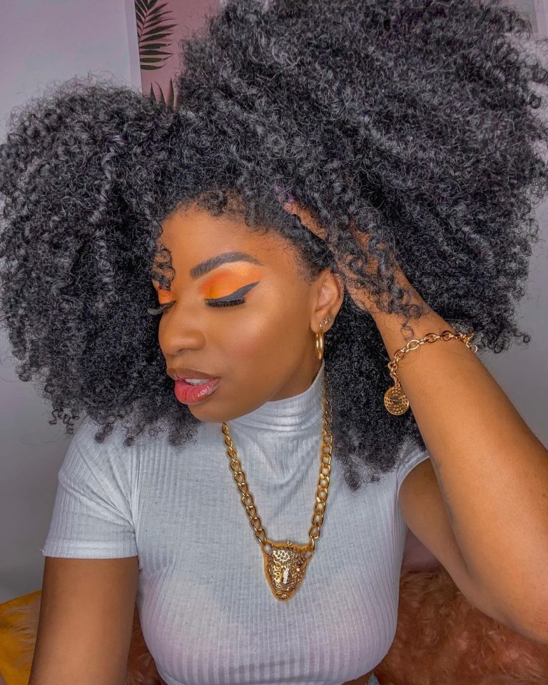 Cabelo frisado: confira dicas de como cuidar melhor dos seus fios