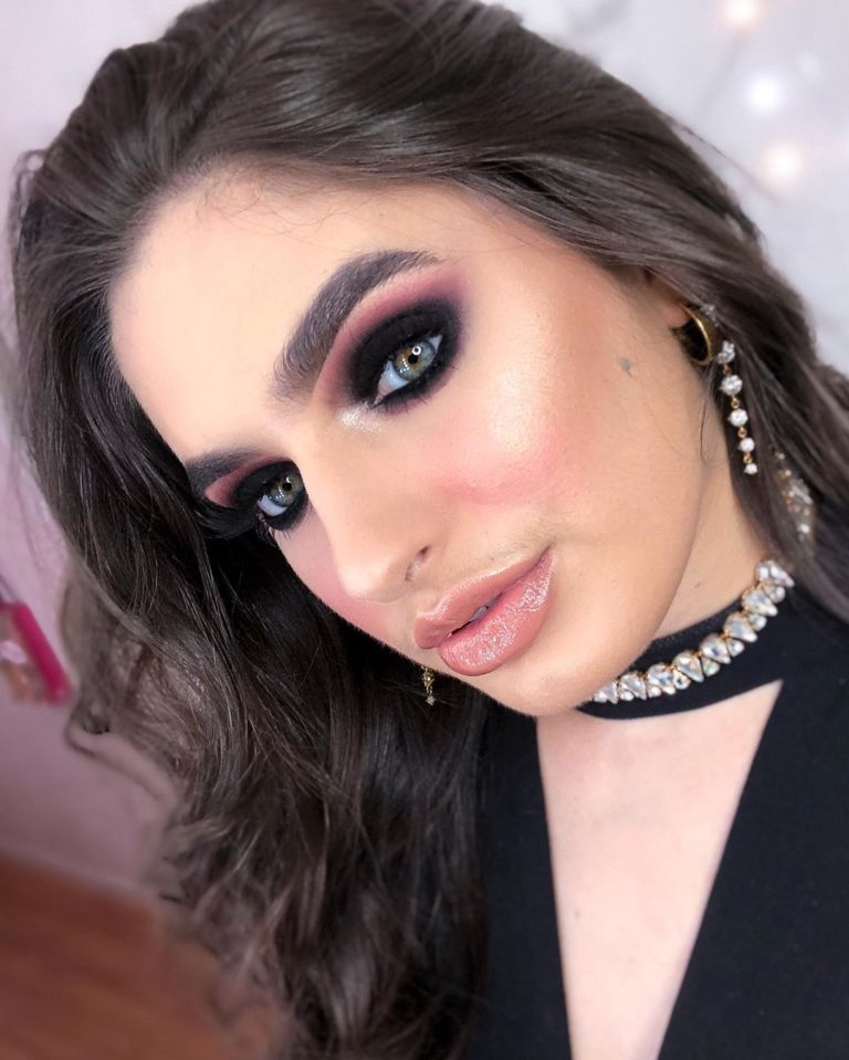 Maquiagem preta: 35 inspirações e passo a passo para aprender já