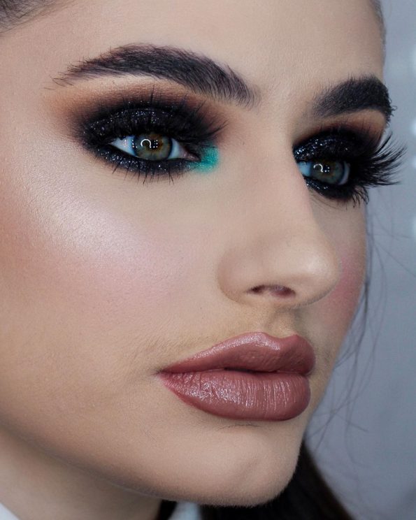 Maquiagem preta: 35 inspirações e passo a passo para aprender já