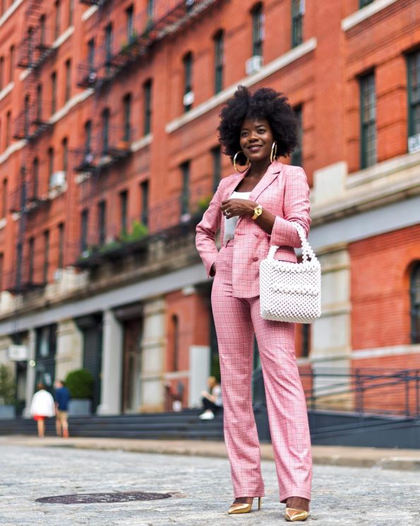Calça rosa: 30 fotos + opções para chamar de sua
