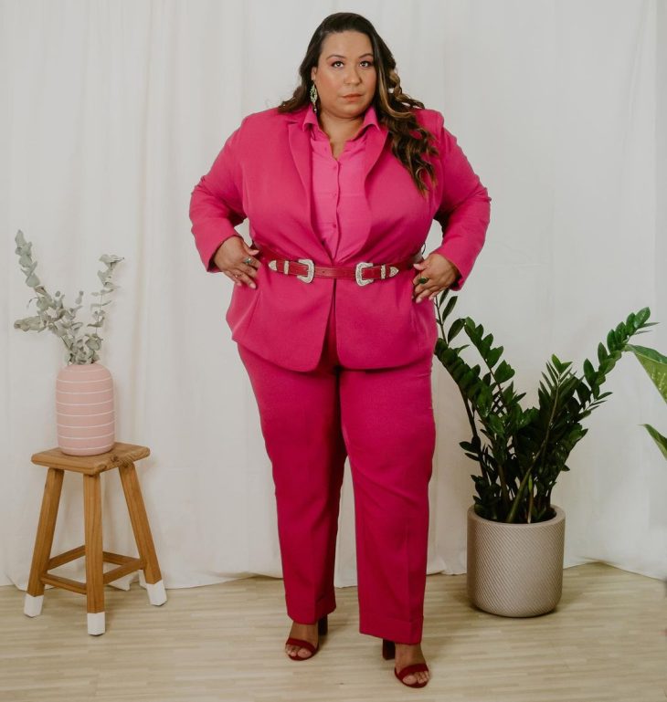 Calça rosa: 30 fotos + opções para chamar de sua