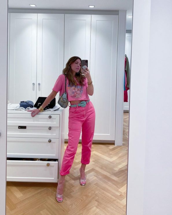 Calça rosa: 30 fotos + opções para chamar de sua