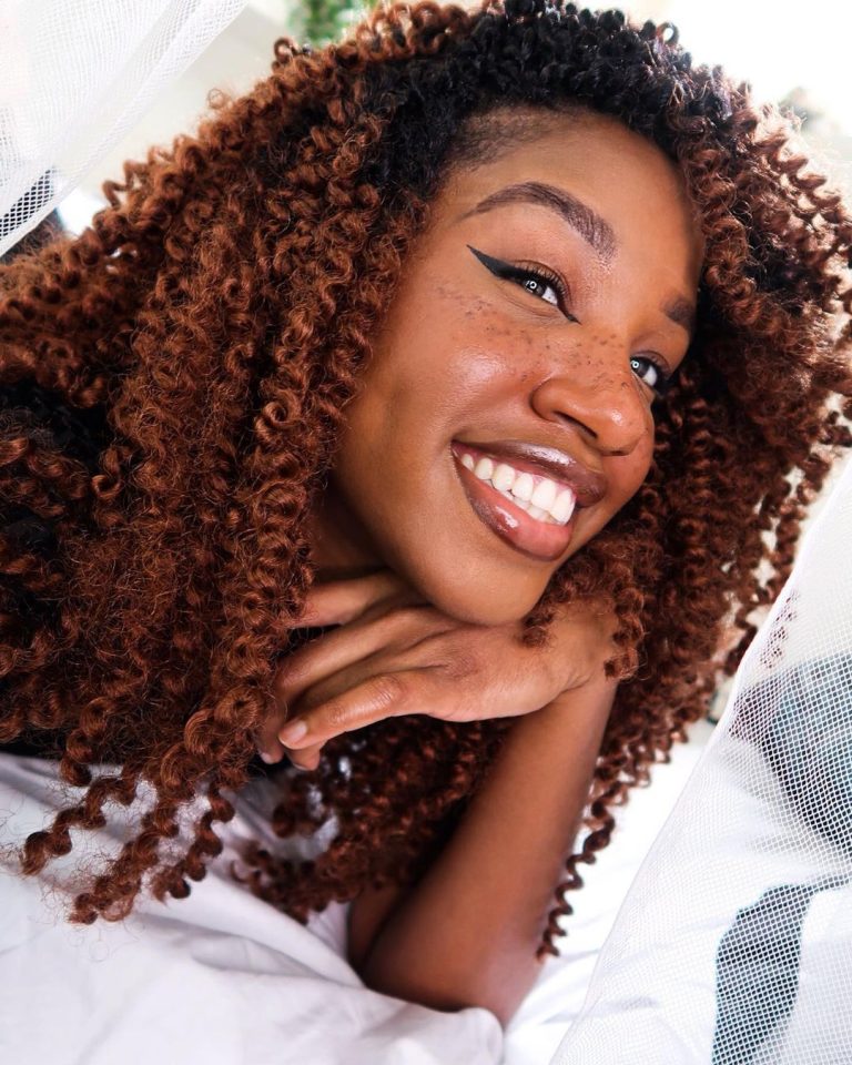 Negra ruiva: 30 inspirações para quem quer mudar o visual