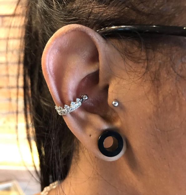 Piercing conch: 30 fotos, vídeos e dicas preciosas de uma body piercer