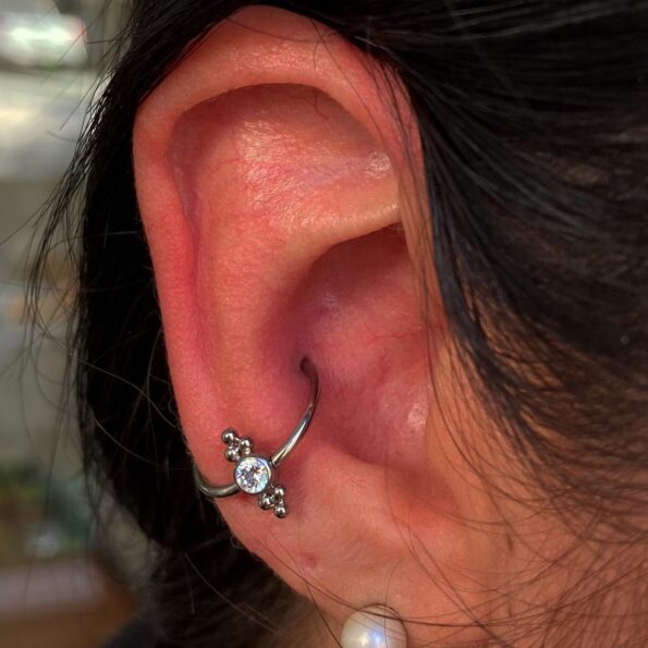 Piercing conch: 30 fotos, vídeos e dicas preciosas de uma body piercer